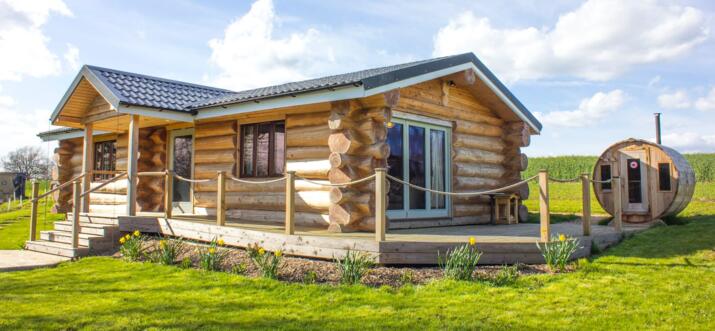 5 Best Log Cabins With Hot Tub Near Milton Keynes, UK - Updated 2024 ...