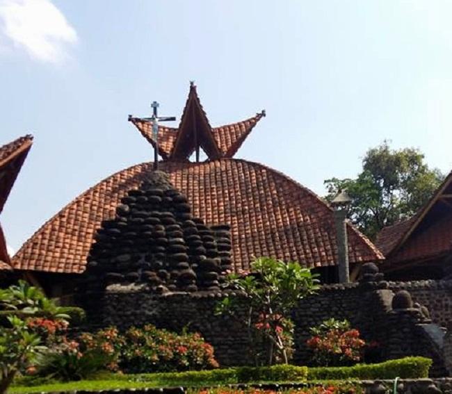 Puhsarang Church In Kediri, Indonesia: A Blend Of European & Javanese ...