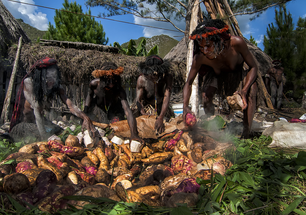 10 Unique Indonesian Traditions That Will Hypnotize You | Trip101