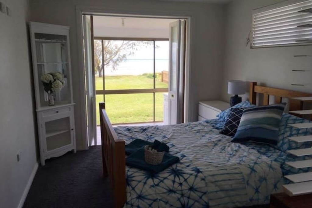Top 11 Airbnb Vacation Rentals In And Near Beachmere, Australia ...