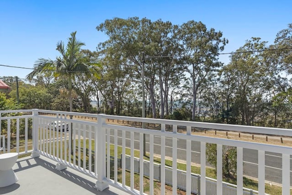 Top 11 Airbnb Vacation Rentals In And Near Beachmere, Australia ...