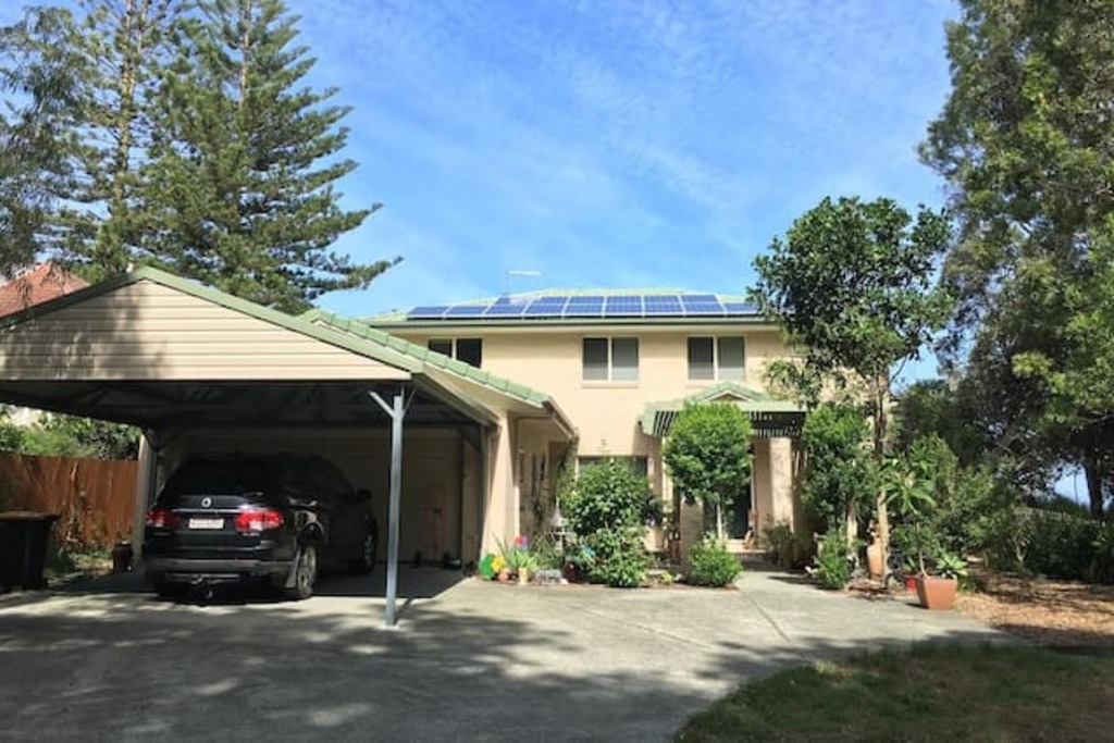 Top 11 Airbnb Vacation Rentals In And Near Beachmere, Australia ...