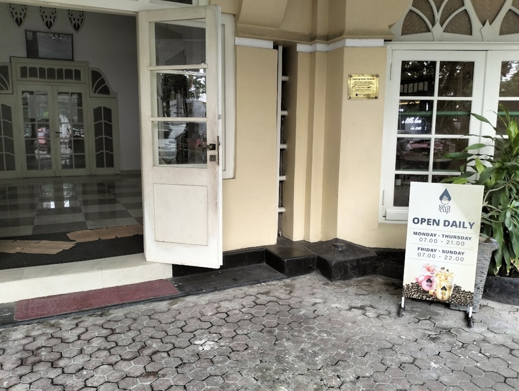 Top 14 Modern Eateries With Heritage Elements In Central Surabaya | Trip101